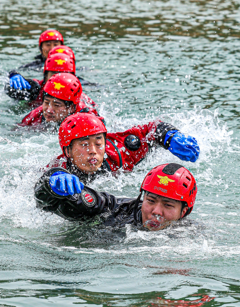 [포토] 실전 같은 수난 구조 훈련 - 인천일보